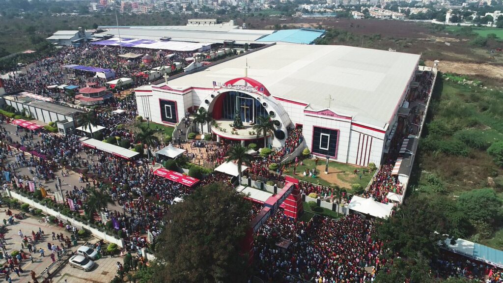 India's Megachurch where the pastor preaches from 6am to 8pm to 300,000 ...